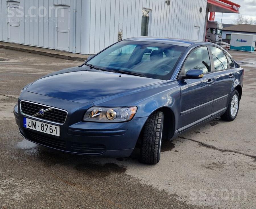 Grey Volvo S40 2005 in Jelgava, with an engine capacity of 1.60 L and mileage of 339 thousand km for 1550 €, photo 1 on AUTOMOTO.COM.LV