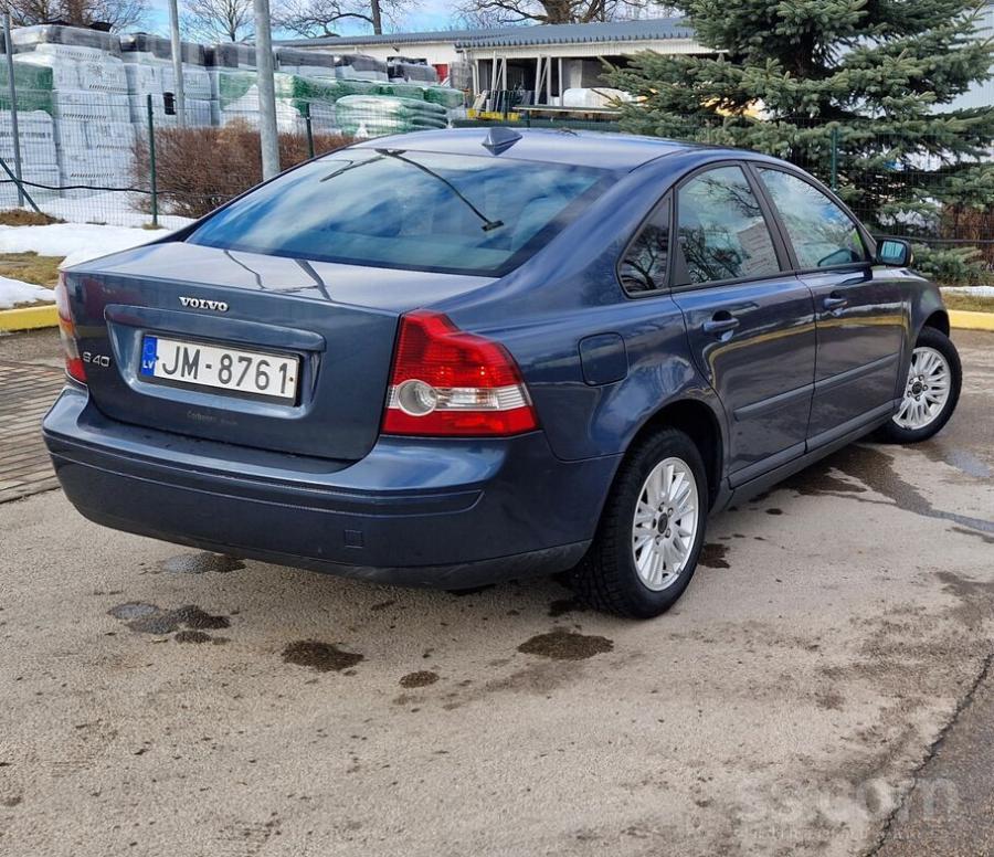 Grey Volvo S40 2005 in Jelgava, with an engine capacity of 1.60 L and mileage of 339 thousand km for 1550 €, photo 2 on AUTOMOTO.COM.LV