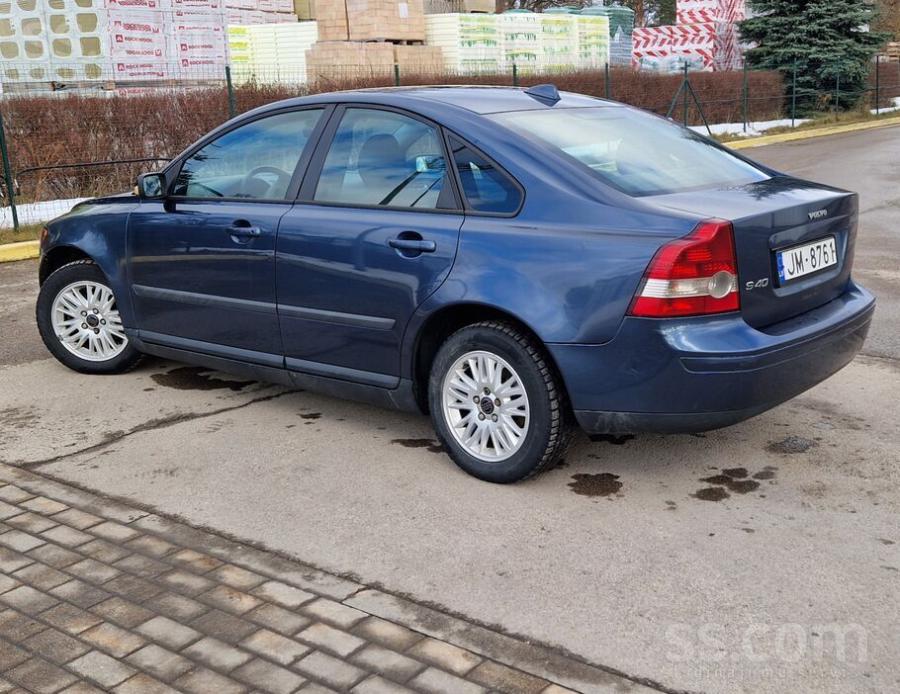 Grey Volvo S40 2005 in Jelgava, with an engine capacity of 1.60 L and mileage of 339 thousand km for 1550 €, photo 4 on AUTOMOTO.COM.LV