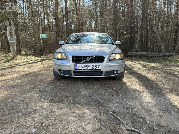 Grey Volvo S40 2005 in Jurbarkas, with an engine capacity of 1.80 L and mileage of 184 thousand km for 2350 €, photo 1 on AUTOMOTO.COM.LV