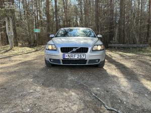 Pelēks Volvo S40 2005 Jurbarkas, ar dzinēja tilpumu 1.80 L un nobraukumu 184 tūkst. km par 2350 €, foto  vietnē AUTOMOTO.COM.LV