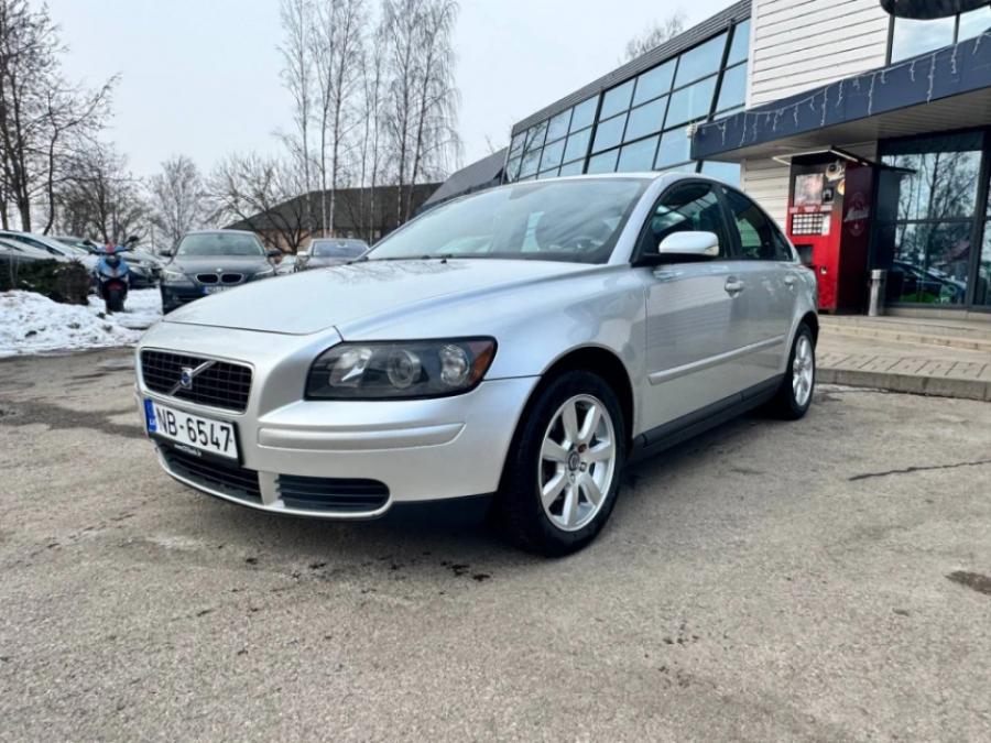 Grey Volvo S40 2005 in Riga, with an engine capacity of 1.60 L and mileage of 252 thousand km for 1750 €, photo 1 on AUTOMOTO.COM.LV