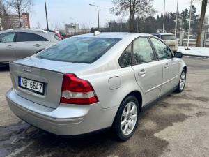 Grey Volvo S40 2005 in Riga, with an engine capacity of 1.60 L and mileage of 252 thousand km for 1750 €, photo 4 on AUTOMOTO.COM.LV