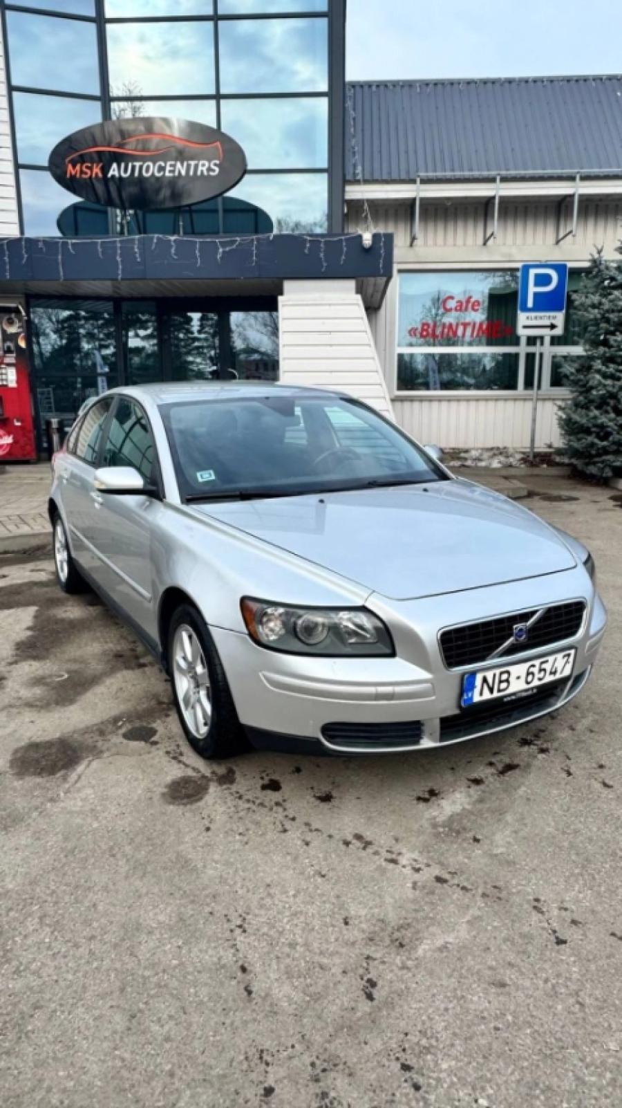 Grey Volvo S40 2005 in Riga, with an engine capacity of 1.60 L and mileage of 252 thousand km for 1750 €, photo 6 on AUTOMOTO.COM.LV