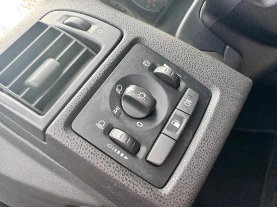 Grey Volvo S40 2005 in Riga, with an engine capacity of 1.60 L and mileage of 252 thousand km for 1750 €, photo 12 on AUTOMOTO.COM.LV