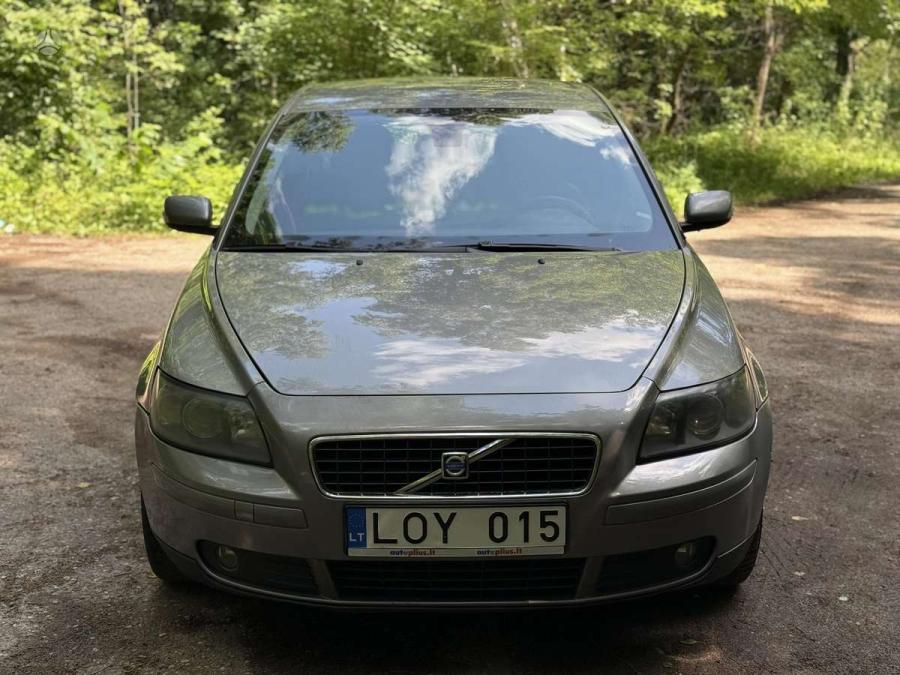 Pelēks Volvo S40 2005 Alīta, ar dzinēja tilpumu 1.56 L un nobraukumu 4 tūkst. km par 1550 €, foto 6 vietnē AUTOMOTO.COM.LV