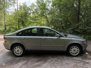 Pelēks Volvo S40 2005 Alīta, ar dzinēja tilpumu 1.56 L un nobraukumu 4 tūkst. km par 1550 €, foto 8 vietnē AUTOMOTO.COM.LV