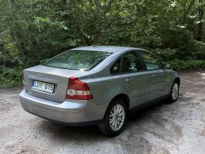 Pelēks Volvo S40 2005 Alīta, ar dzinēja tilpumu 1.56 L un nobraukumu 4 tūkst. km par 1550 €, foto 9 vietnē AUTOMOTO.COM.LV