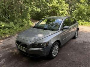 Pelēks Volvo S40 2005 Alīta, ar dzinēja tilpumu 1.56 L un nobraukumu 4 tūkst. km par 1550 €, foto 12 vietnē AUTOMOTO.COM.LV
