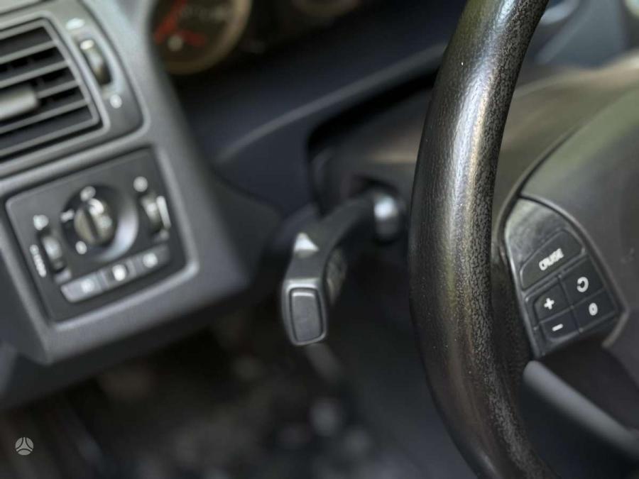 Pelēks Volvo S40 2005 Alīta, ar dzinēja tilpumu 1.56 L un nobraukumu 4 tūkst. km par 1550 €, foto 19 vietnē AUTOMOTO.COM.LV
