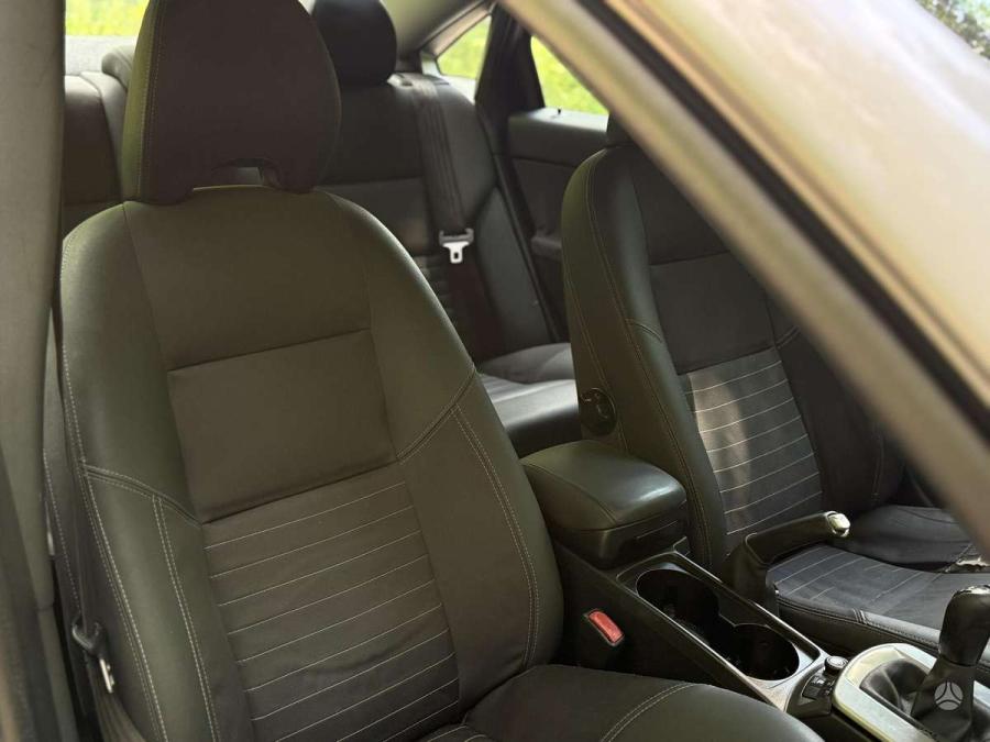 Pelēks Volvo S40 2005 Alīta, ar dzinēja tilpumu 1.56 L un nobraukumu 4 tūkst. km par 1550 €, foto 24 vietnē AUTOMOTO.COM.LV