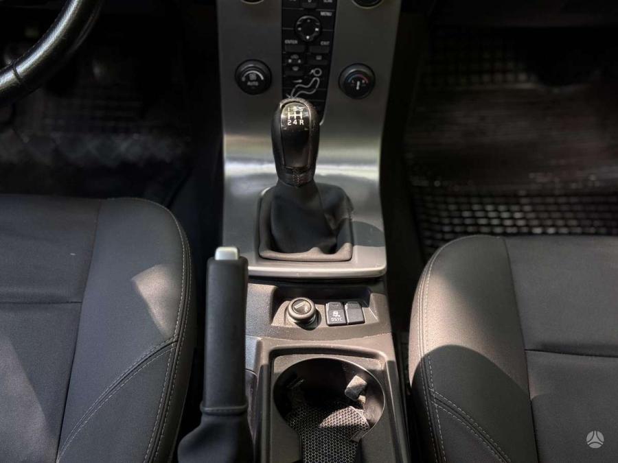 Pelēks Volvo S40 2005 Alīta, ar dzinēja tilpumu 1.56 L un nobraukumu 4 tūkst. km par 1550 €, foto 27 vietnē AUTOMOTO.COM.LV