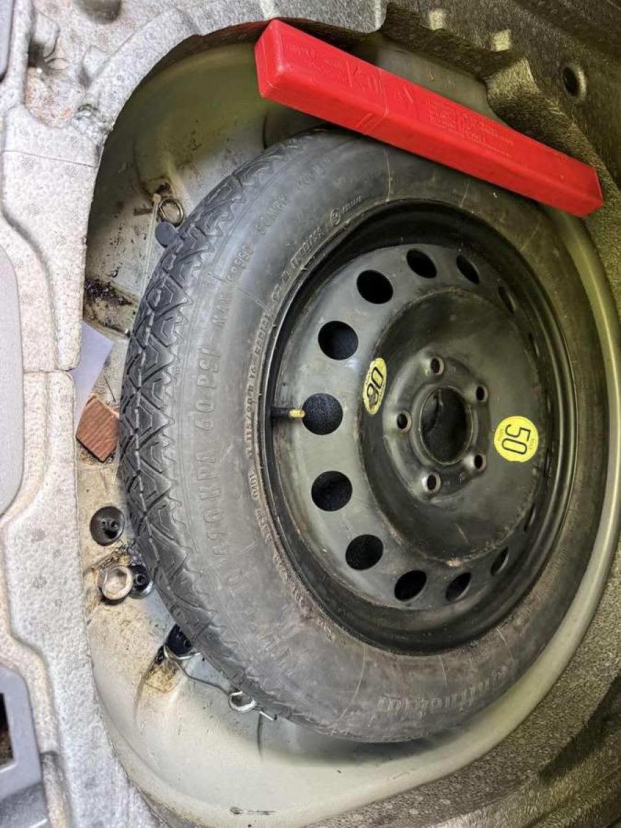 Pelēks Volvo S40 2005 Alīta, ar dzinēja tilpumu 1.56 L un nobraukumu 4 tūkst. km par 1550 €, foto 31 vietnē AUTOMOTO.COM.LV