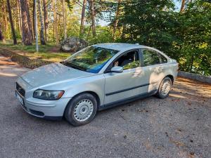 Pelēks Volvo S40 2005 Viļņa, ar dzinēja tilpumu 1.80 L un nobraukumu 336 tūkst. km par 999 €, foto  vietnē AUTOMOTO.COM.LV