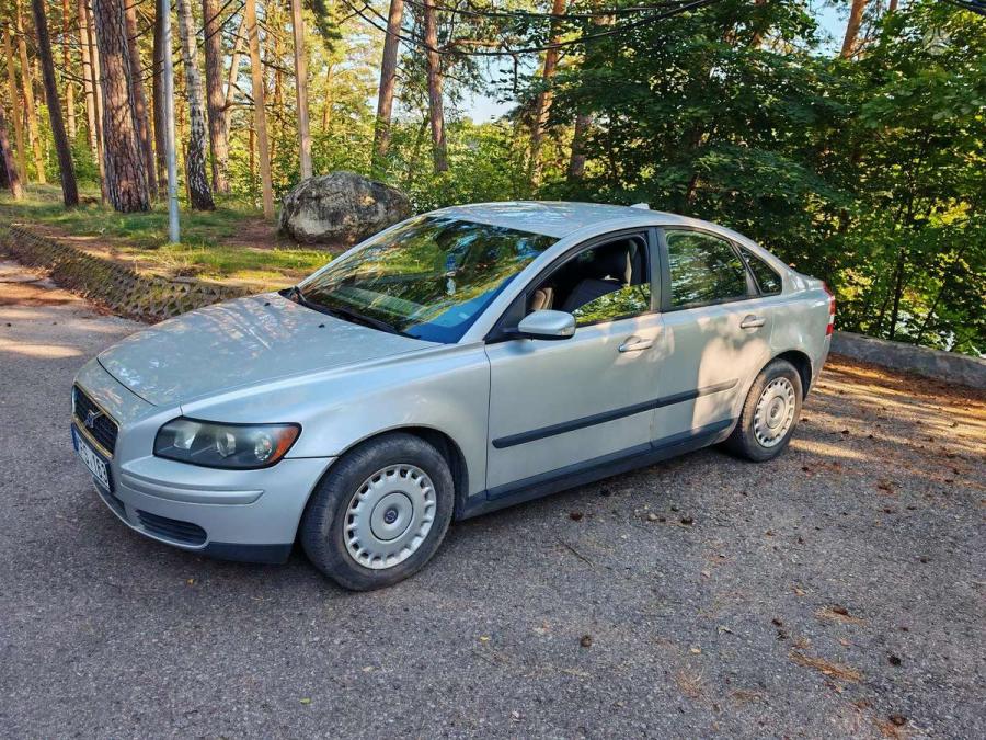 Pelēks Volvo S40 2005 Viļņa, ar dzinēja tilpumu 1.80 L un nobraukumu 336 tūkst. km par 999 €, foto 1 vietnē AUTOMOTO.COM.LV