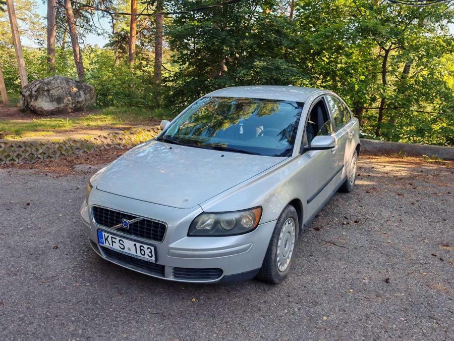 Pelēks Volvo S40 2005 Viļņa, ar dzinēja tilpumu 1.80 L un nobraukumu 336 tūkst. km par 999 €, foto 4 vietnē AUTOMOTO.COM.LV