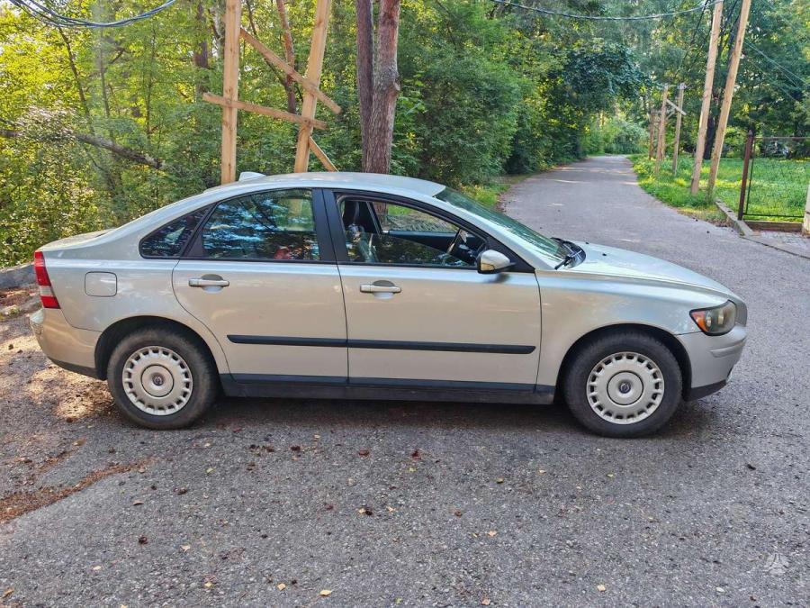 Pelēks Volvo S40 2005 Viļņa, ar dzinēja tilpumu 1.80 L un nobraukumu 336 tūkst. km par 999 €, foto 6 vietnē AUTOMOTO.COM.LV
