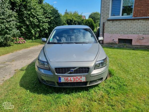 Grey Volvo S40 2005 in Kaunas, with an engine capacity of 2.40 L and mileage of 283 thousand km for 1650 €, photo 2 on AUTOMOTO.COM.LV