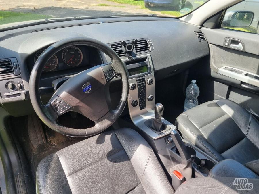 Pelēks Volvo S40 2005 Kauņa, ar dzinēja tilpumu 2.40 L un nobraukumu 283 tūkst. km par 1650 €, foto 13 vietnē AUTOMOTO.COM.LV