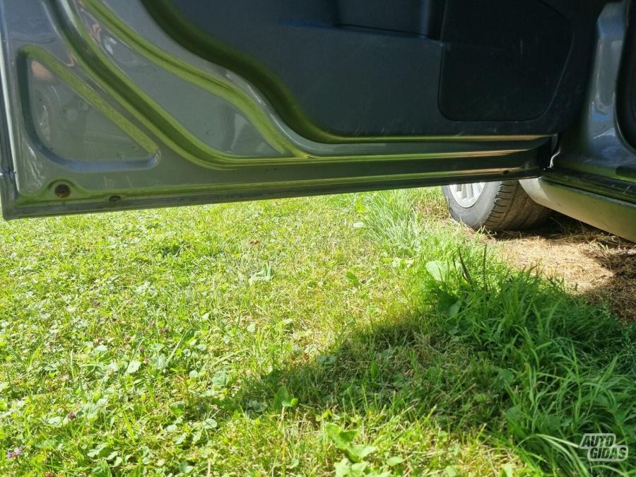 Pelēks Volvo S40 2005 Kauņa, ar dzinēja tilpumu 2.40 L un nobraukumu 283 tūkst. km par 1650 €, foto 17 vietnē AUTOMOTO.COM.LV