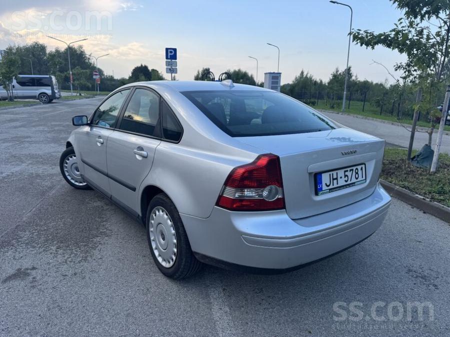 Grey Volvo S40 2005 in Jelgava, with an engine capacity of 2.00 L and mileage of 357 thousand km for 1480 €, photo 4 on AUTOMOTO.COM.LV