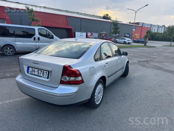 Grey Volvo S40 2005 in Jelgava, with an engine capacity of 2.00 L and mileage of 357 thousand km for 1480 €, photo 5 on AUTOMOTO.COM.LV