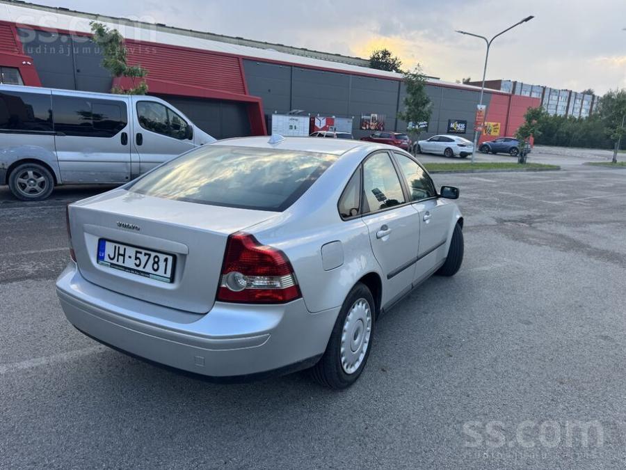 Grey Volvo S40 2005 in Jelgava, with an engine capacity of 2.00 L and mileage of 357 thousand km for 1480 €, photo 5 on AUTOMOTO.COM.LV