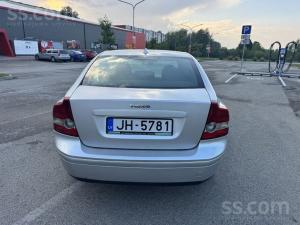 Grey Volvo S40 2005 in Jelgava, with an engine capacity of 2.00 L and mileage of 357 thousand km for 1480 €, photo 6 on AUTOMOTO.COM.LV