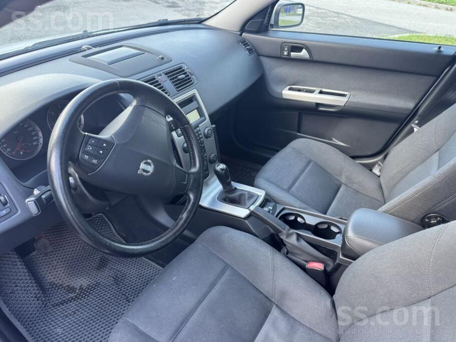 Grey Volvo S40 2005 in Jelgava, with an engine capacity of 2.00 L and mileage of 357 thousand km for 1480 €, photo 8 on AUTOMOTO.COM.LV