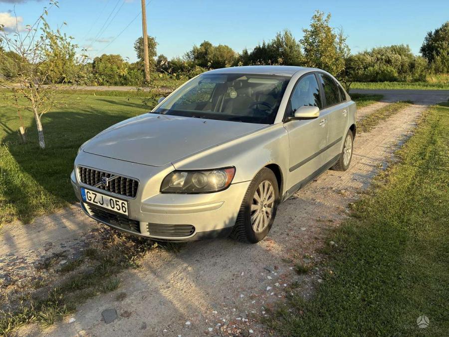 Grey Volvo S40 2005 in Kaunas, with an engine capacity of 2.00 L and mileage of 363 thousand km for 750 €, photo 1 on AUTOMOTO.COM.LV