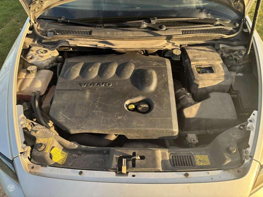 Grey Volvo S40 2005 in Kaunas, with an engine capacity of 2.00 L and mileage of 363 thousand km for 750 €, photo 5 on AUTOMOTO.COM.LV