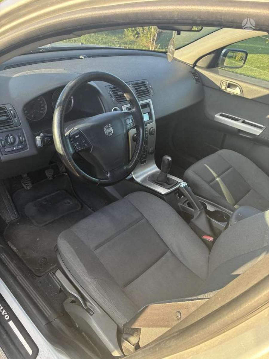 Grey Volvo S40 2005 in Kaunas, with an engine capacity of 2.00 L and mileage of 363 thousand km for 750 €, photo 6 on AUTOMOTO.COM.LV