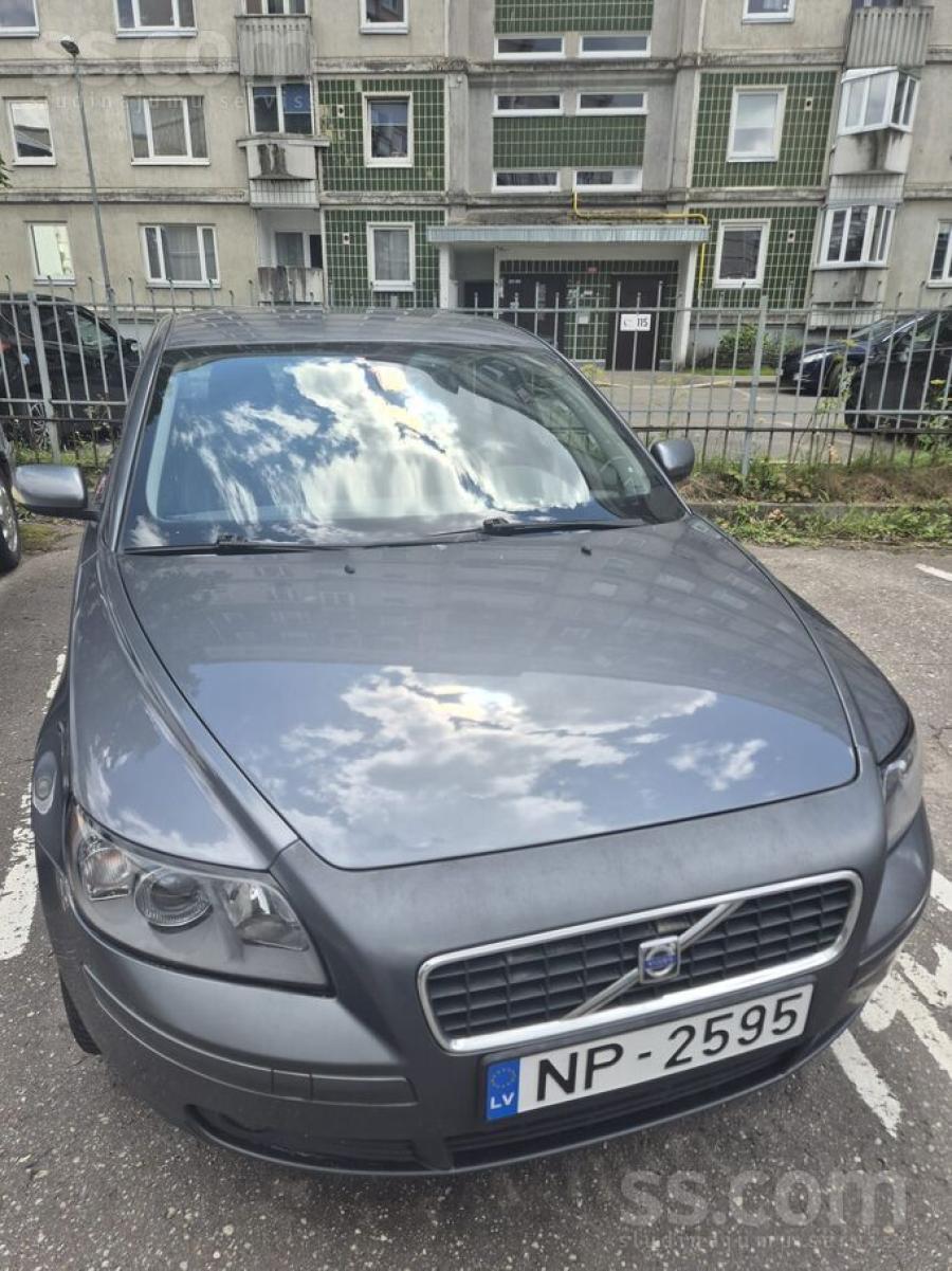 Grey Volvo S40 2005 in Riga, with an engine capacity of 1.60 L and mileage of 285 thousand km for 1700 €, photo 1 on AUTOMOTO.COM.LV