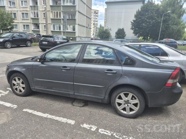 Grey Volvo S40 2005 in Riga, with an engine capacity of 1.60 L and mileage of 285 thousand km for 1700 €, photo 3 on AUTOMOTO.COM.LV