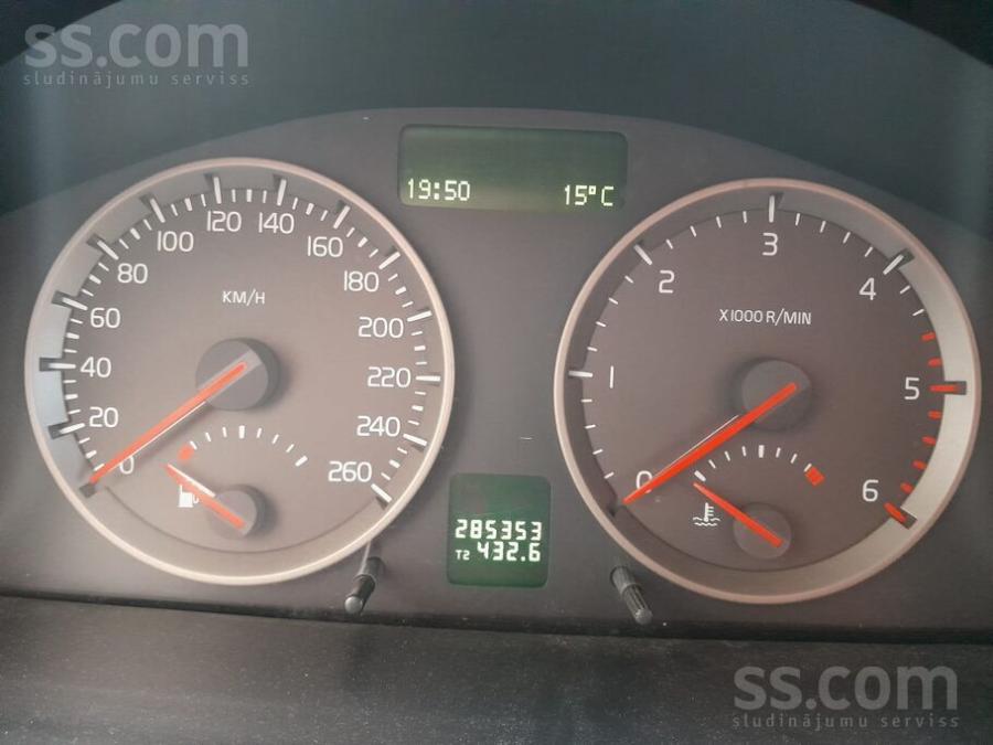 Grey Volvo S40 2005 in Riga, with an engine capacity of 1.60 L and mileage of 285 thousand km for 1700 €, photo 5 on AUTOMOTO.COM.LV