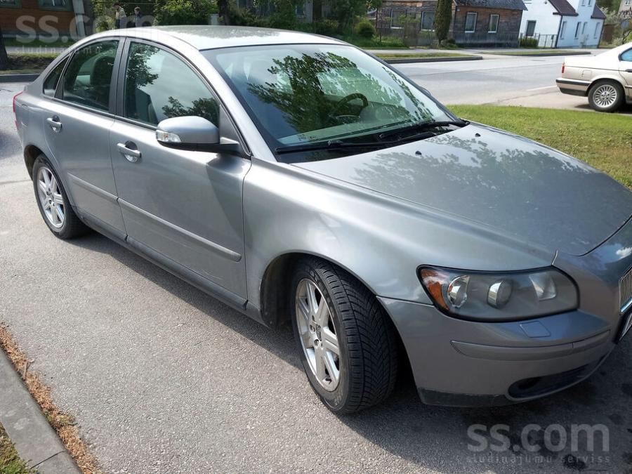Grey Volvo S40 2006 in Preili, with an engine capacity of 2.00 L and mileage of 261 thousand km for 1400 €, photo 4 on AUTOMOTO.COM.LV