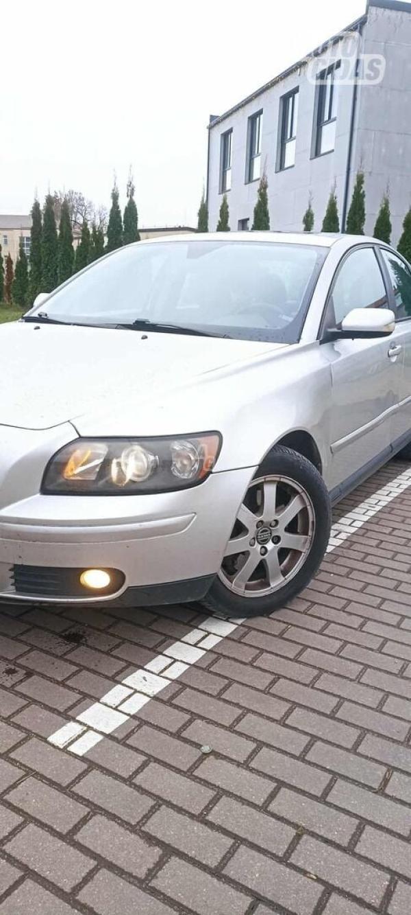 Grey Volvo S40 2006 in Elektrenai, with an engine capacity of 2.00 L and mileage of 430 thousand km for 950 €, photo 1 on AUTOMOTO.COM.LV
