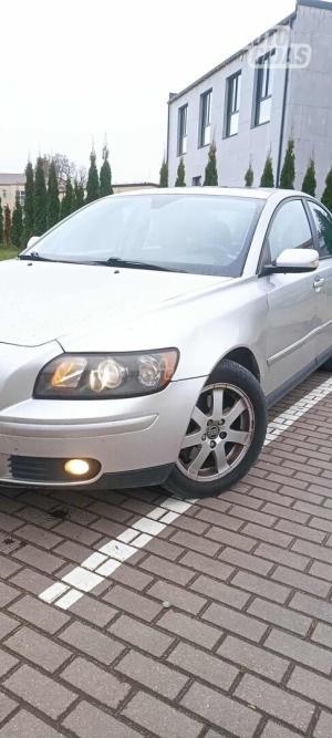 Grey Volvo S40 2006 in Elektrenai, with an engine capacity of 2.00 L and mileage of 430 thousand km for 950 €, photo 1 on AUTOMOTO.COM.LV
