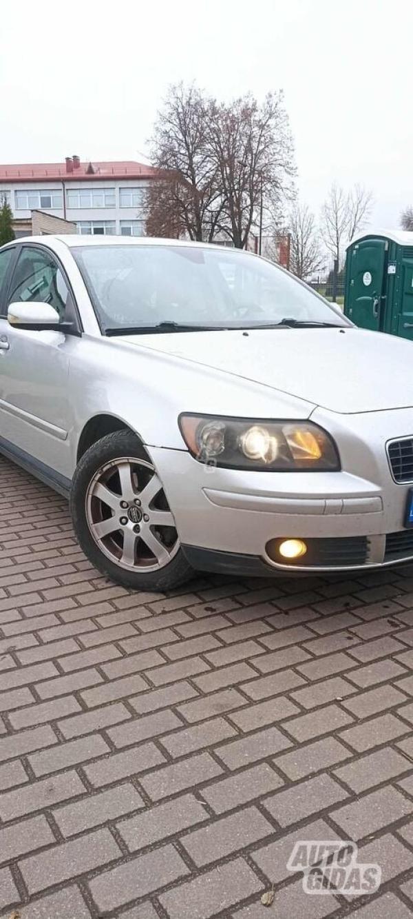 Grey Volvo S40 2006 in Elektrenai, with an engine capacity of 2.00 L and mileage of 430 thousand km for 950 €, photo 3 on AUTOMOTO.COM.LV
