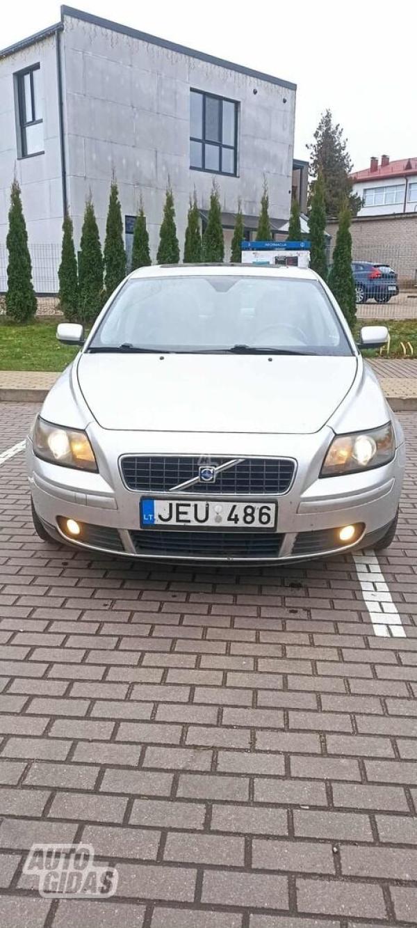 Grey Volvo S40 2006 in Elektrenai, with an engine capacity of 2.00 L and mileage of 430 thousand km for 950 €, photo 4 on AUTOMOTO.COM.LV