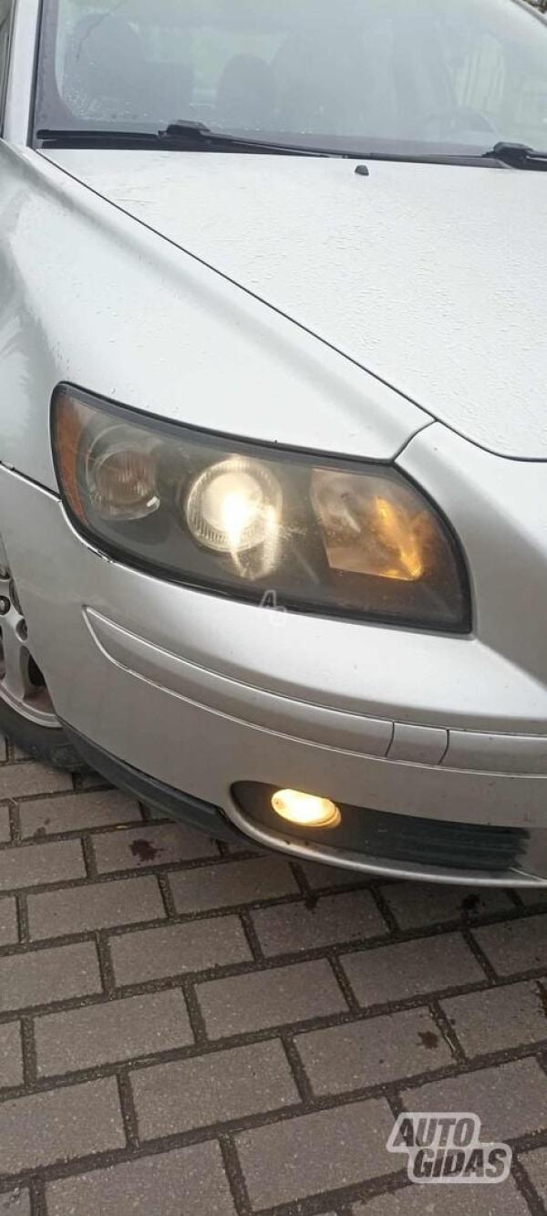 Grey Volvo S40 2006 in Elektrenai, with an engine capacity of 2.00 L and mileage of 430 thousand km for 950 €, photo 6 on AUTOMOTO.COM.LV