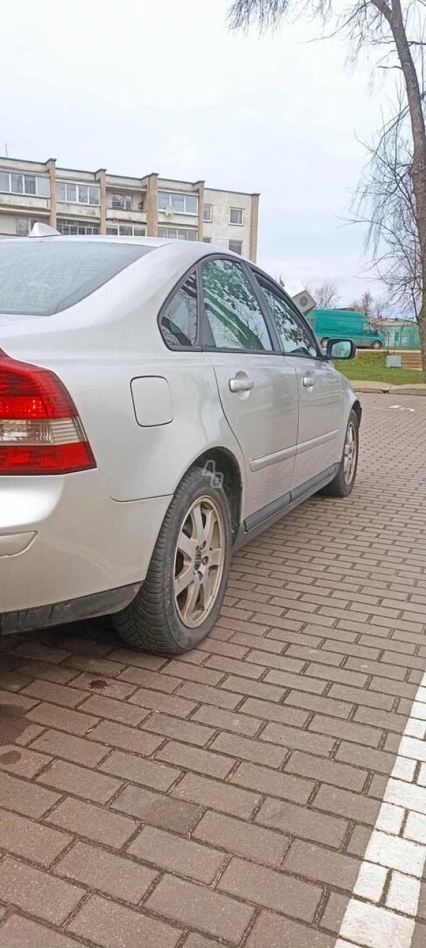 Grey Volvo S40 2006 in Elektrenai, with an engine capacity of 2.00 L and mileage of 430 thousand km for 950 €, photo 9 on AUTOMOTO.COM.LV