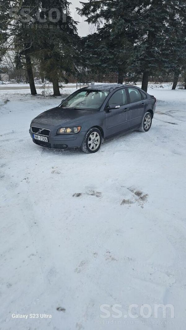 Grey Volvo S40 2006 in Preili, with an engine capacity of 2.00 L and mileage of 380 thousand km for 1700 €, photo 1 on AUTOMOTO.COM.LV