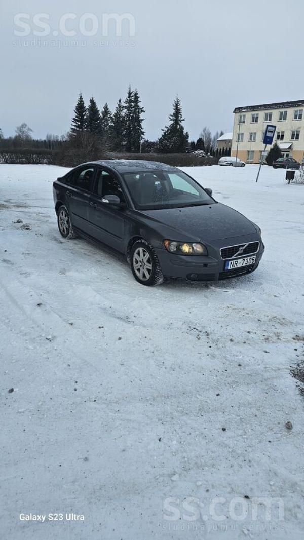 Grey Volvo S40 2006 in Preili, with an engine capacity of 2.00 L and mileage of 380 thousand km for 1700 €, photo 2 on AUTOMOTO.COM.LV