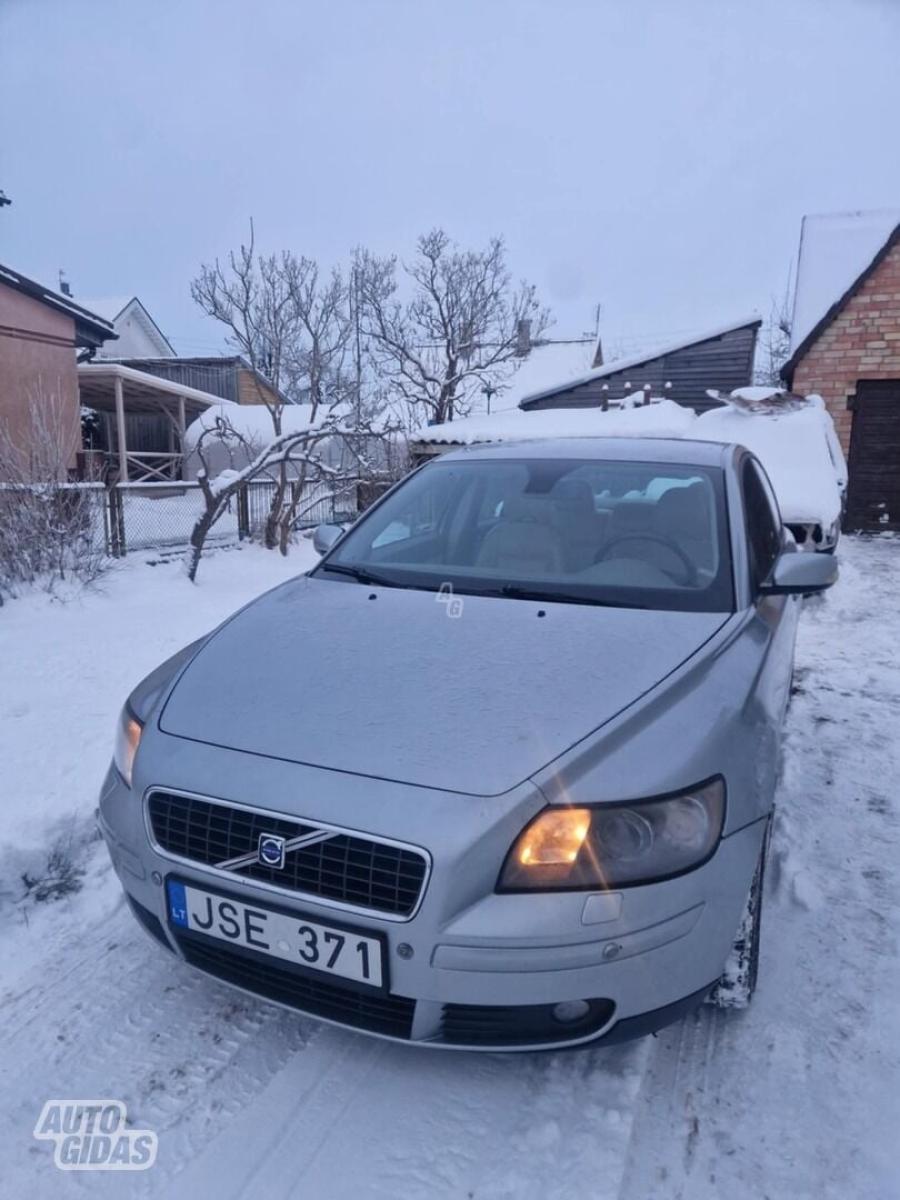 Grey Volvo S40 2006 in Panevezys, with an engine capacity of 2.00 L and mileage of 318 thousand km for 1200 €, photo 1 on AUTOMOTO.COM.LV