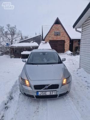 Grey Volvo S40 2006 in Panevezys, with an engine capacity of 2.00 L and mileage of 318 thousand km for 1200 €, photo 2 on AUTOMOTO.COM.LV