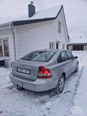 Grey Volvo S40 2006 in Panevezys, with an engine capacity of 2.00 L and mileage of 318 thousand km for 1200 €, photo 5 on AUTOMOTO.COM.LV