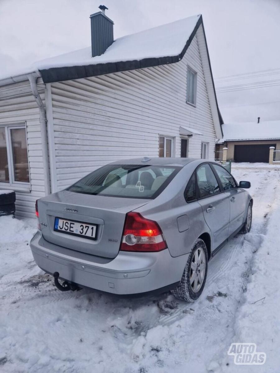 Grey Volvo S40 2006 in Panevezys, with an engine capacity of 2.00 L and mileage of 318 thousand km for 1200 €, photo 5 on AUTOMOTO.COM.LV