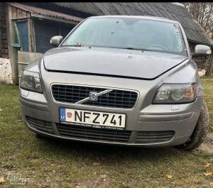 Pelēks Volvo S40 2006 Ignalina, ar dzinēja tilpumu 1.60 L un nobraukumu 340 tūkst. km par 750 €, foto  vietnē AUTOMOTO.COM.LV