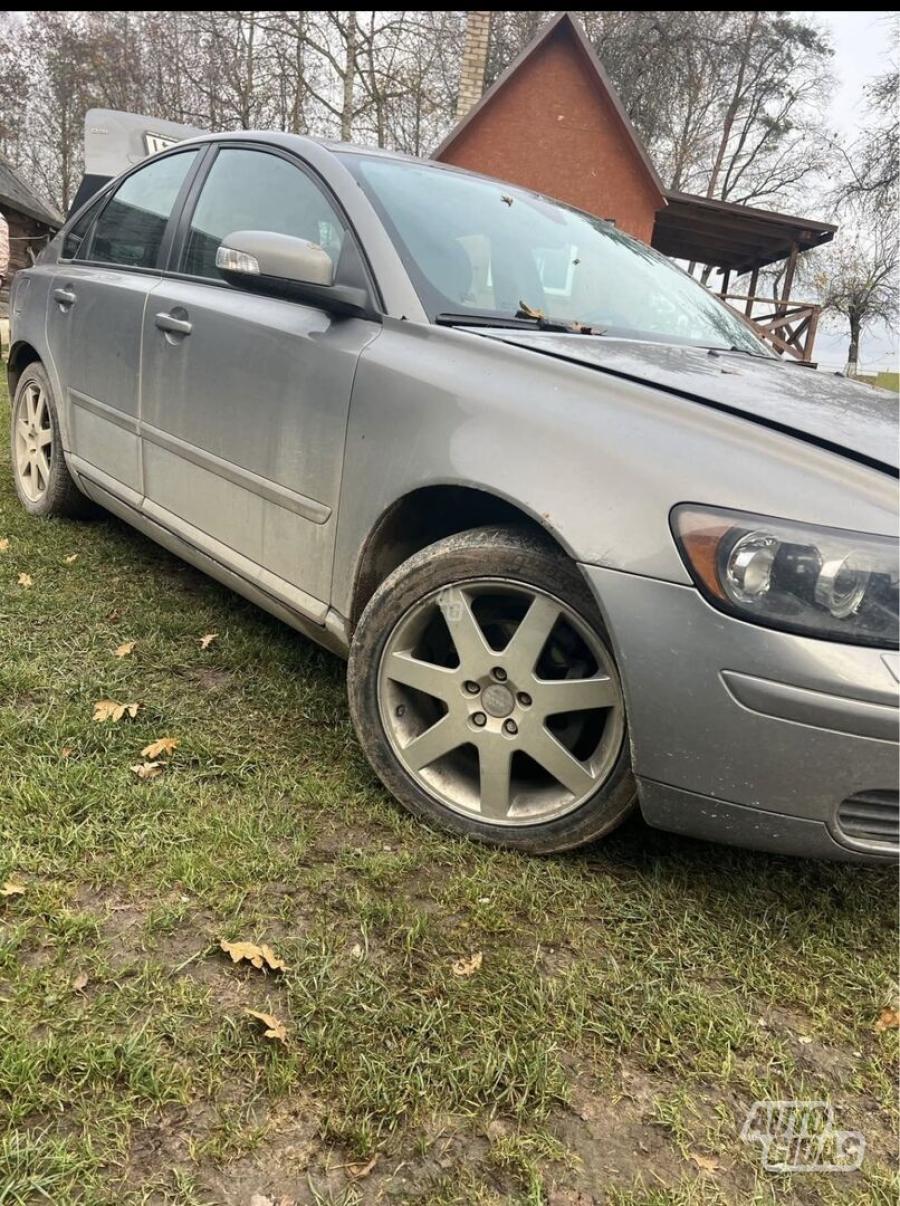 Pelēks Volvo S40 2006 Ignalina, ar dzinēja tilpumu 1.60 L un nobraukumu 340 tūkst. km par 750 €, foto 2 vietnē AUTOMOTO.COM.LV